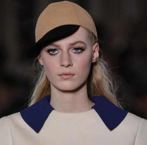 TENDÊNCIA DE BONÉ FEMININO